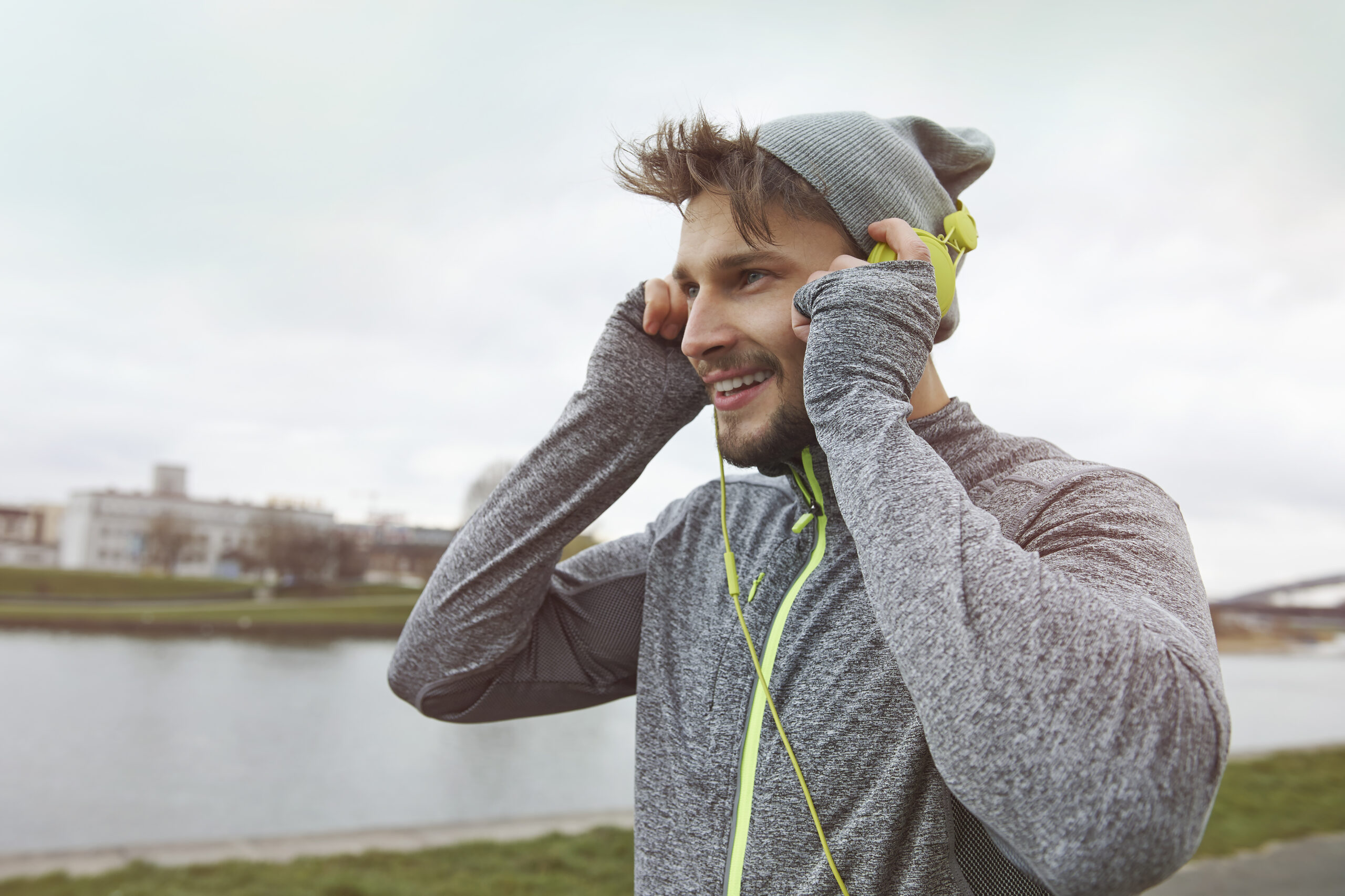 10 Headset Terbaik 2024