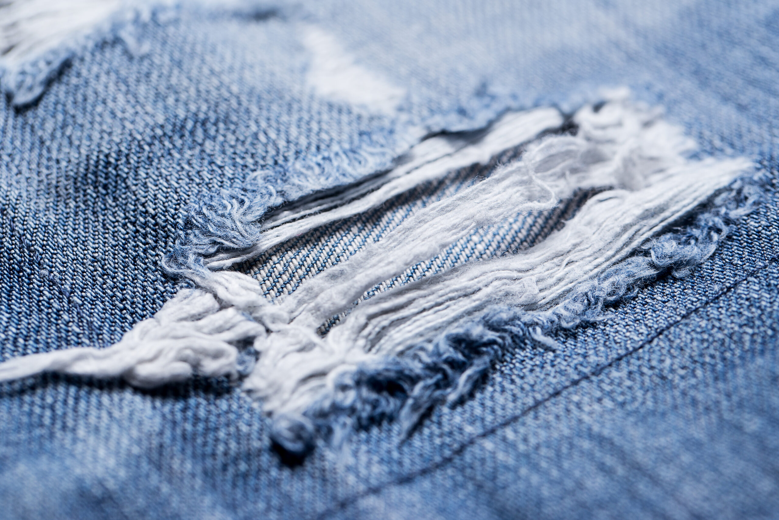 10 Ripped Jeans Terbaik 2025